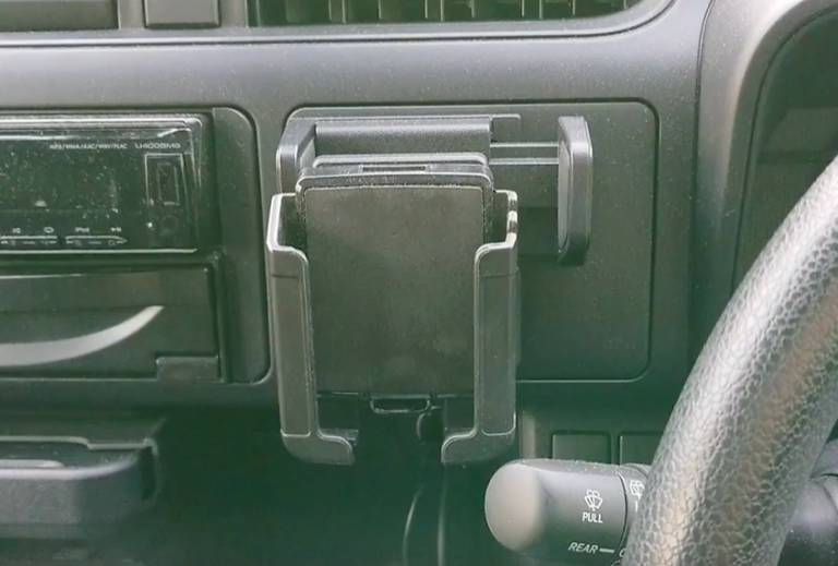 画面が見えないプロボックスのスマホホルダーを改造 | orimalog