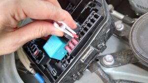 【画像付き】プロボックスのヒューズボックス場所とACC電源/常時電源の取り出し方法 | orimalog