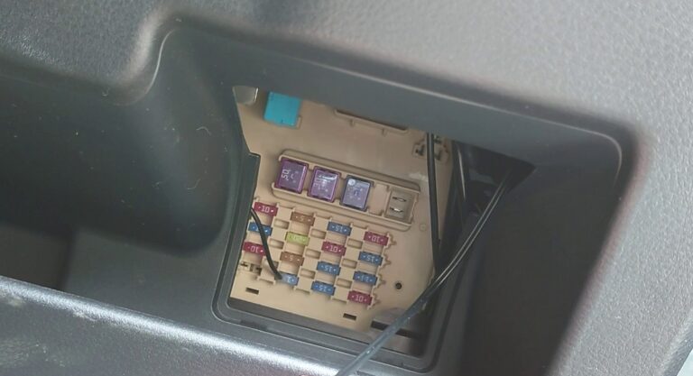 【画像付き】プロボックスのヒューズボックス場所とACC電源/常時電源の取り出し方法 | orimalog